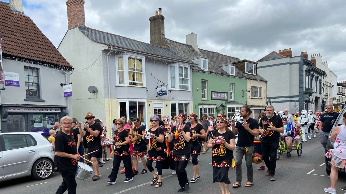 Parade of colour and sound gets Monmouth Carnival under way ...