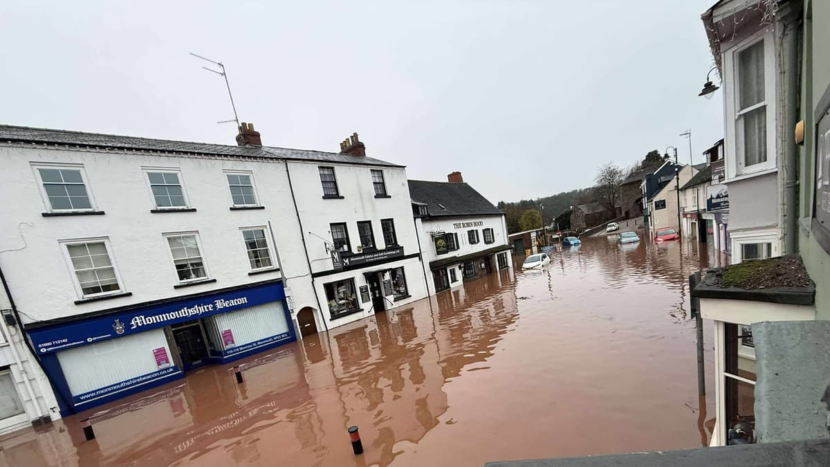 LIVE: Major incident in Monmouth as Monnow bursts its banks ...
